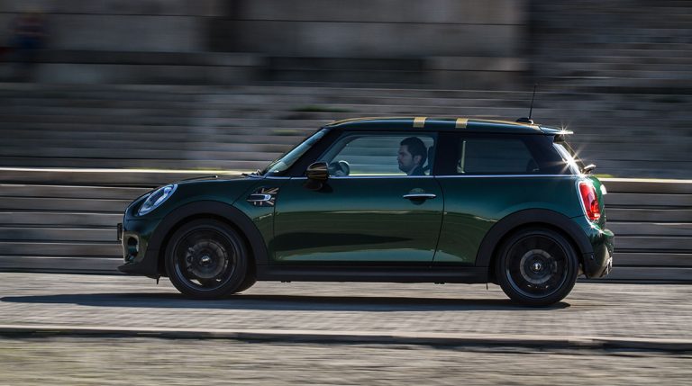 TEST Mini Cooper versus Ford Fiesta Red Edition - Taste the Rainbow ...