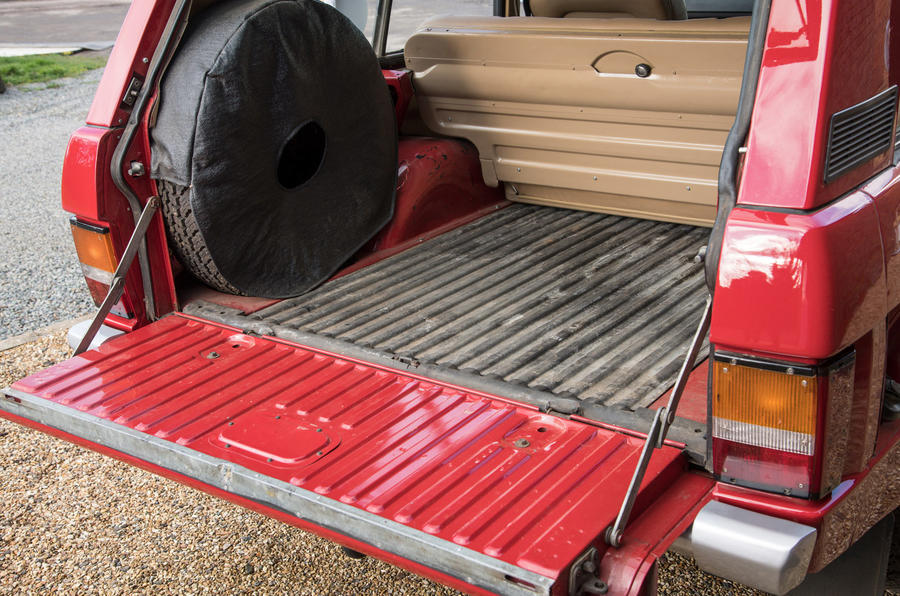 23-range-rover-mk1-boot - AutoExpert