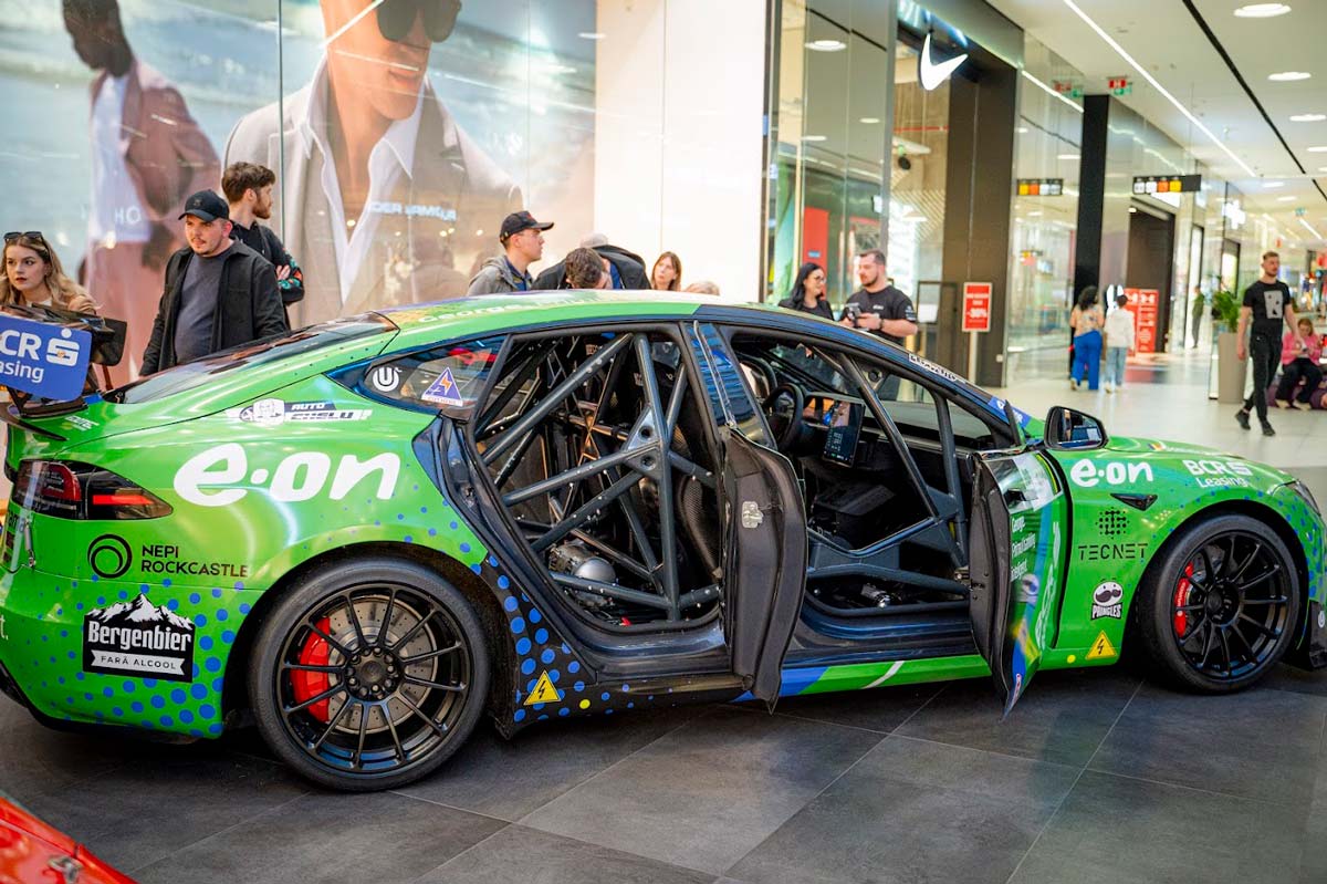 Prima Tesla Model S Plaid de curse din Europa