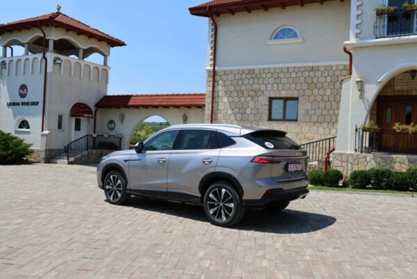 MG România lansează două noi modele - HS Hybrid+ și MGS5 EV